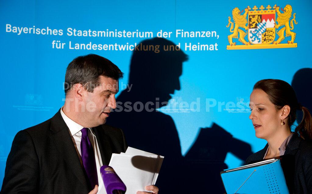 Markus Söder mit Ministeriumssprecherin Tina Dangl | Buy Photos | AP ...