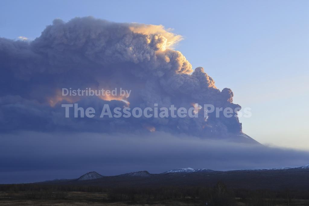 Eruption of Eurasia's tallest active volcano sends ash columns above a ...