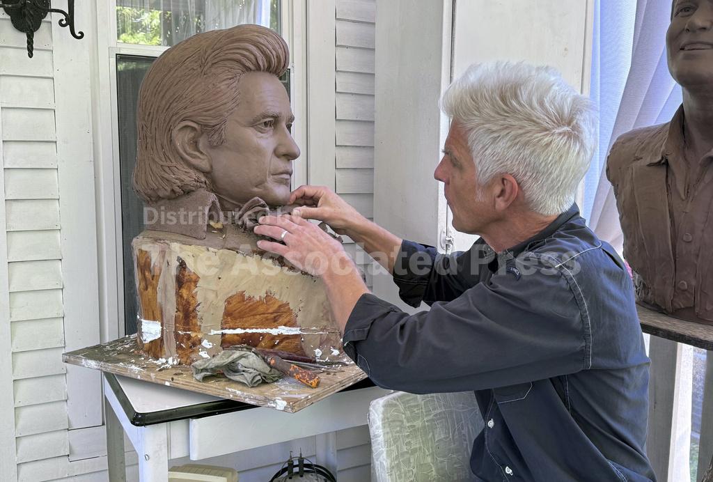 Civil rights leader Daisy Bates and singer Johnny Cash to replace ...