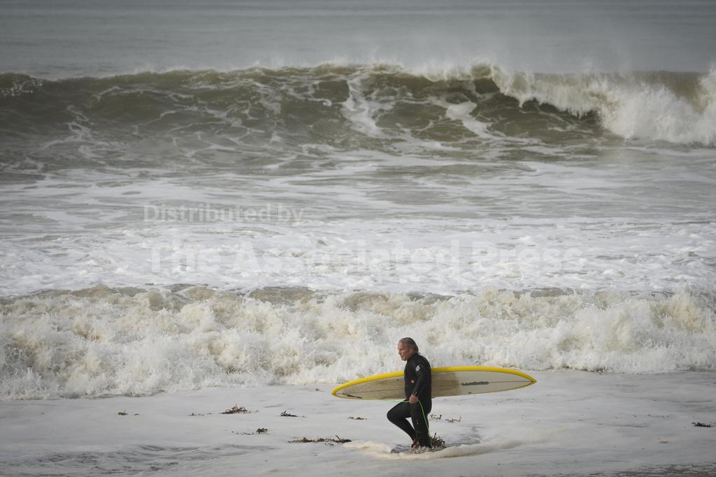 Powerful Pacific swell brings threat of more dangerous surf to ...