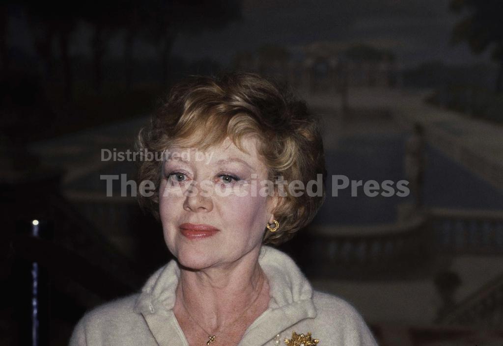 Glynis Johns, 'Mary Poppins' star who first sang Sondheim's 'Send in ...