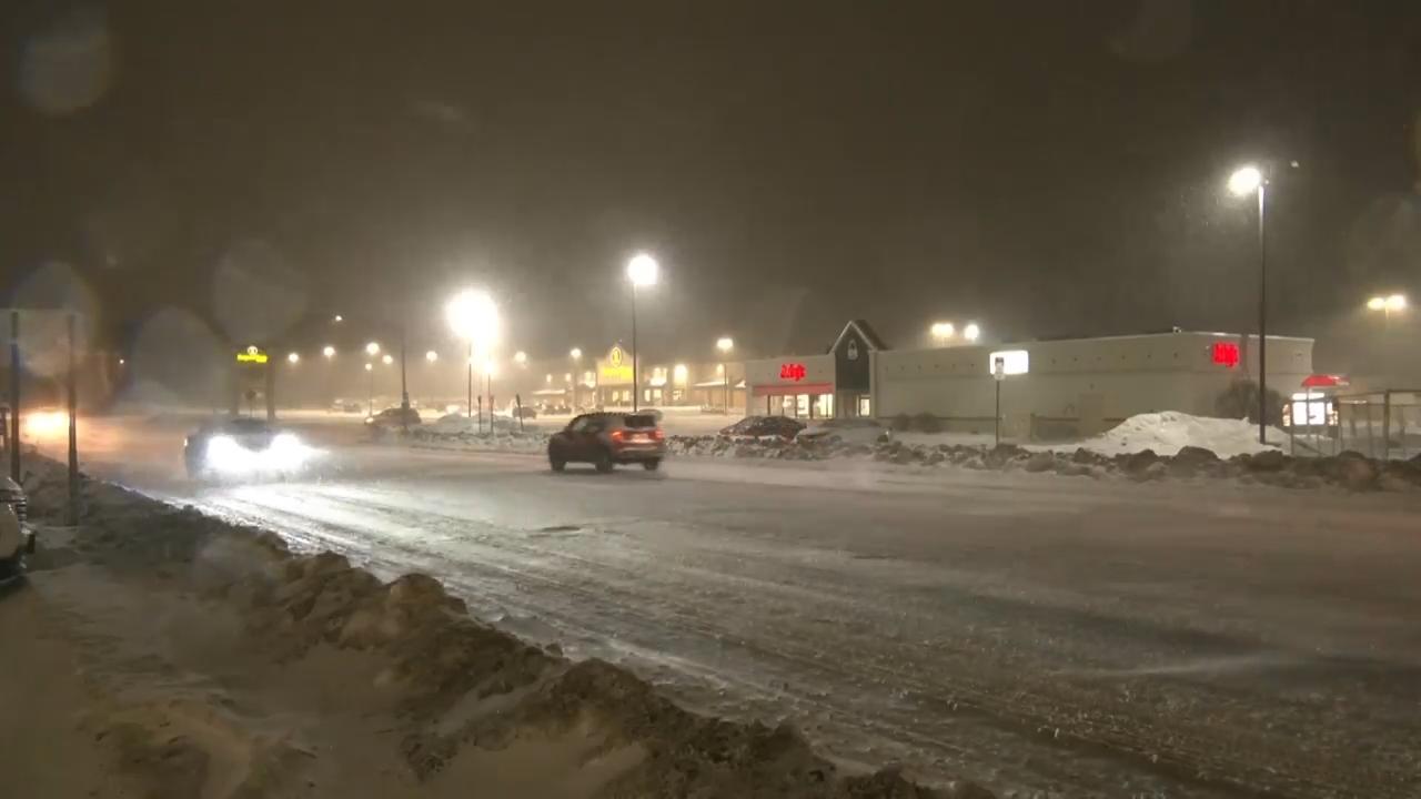Winter storm packing snow and strong winds to descend on Great Lakes ...