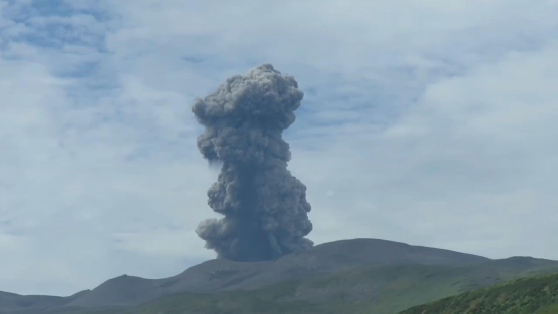 Volcano erupts after powerful earthquake in Russia's Far East and ...