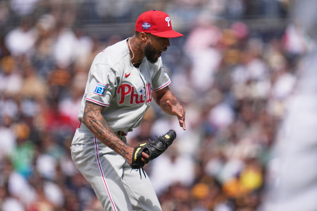 Sánchez sets Phillies franchise record by extending scoreless streak to ...