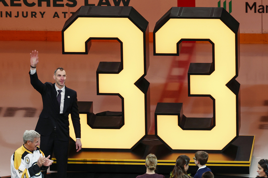 Boston Bruins retire Zdeno Chara's No. 33, honoring the giant ...
