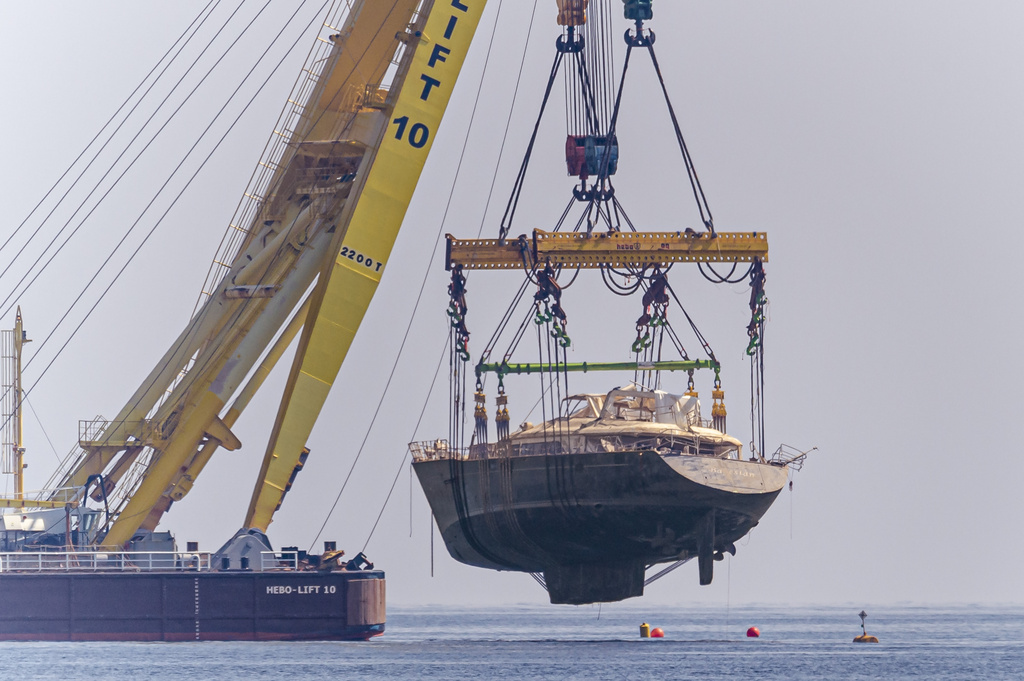 The recovered Bayesian superyacht takes its final journey to a Sicilian ...