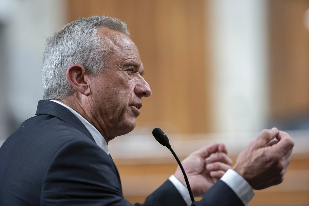 Robert F. Kennedy Jr. makes his final plea before senators as a key vote hangs in the balance - KTSA