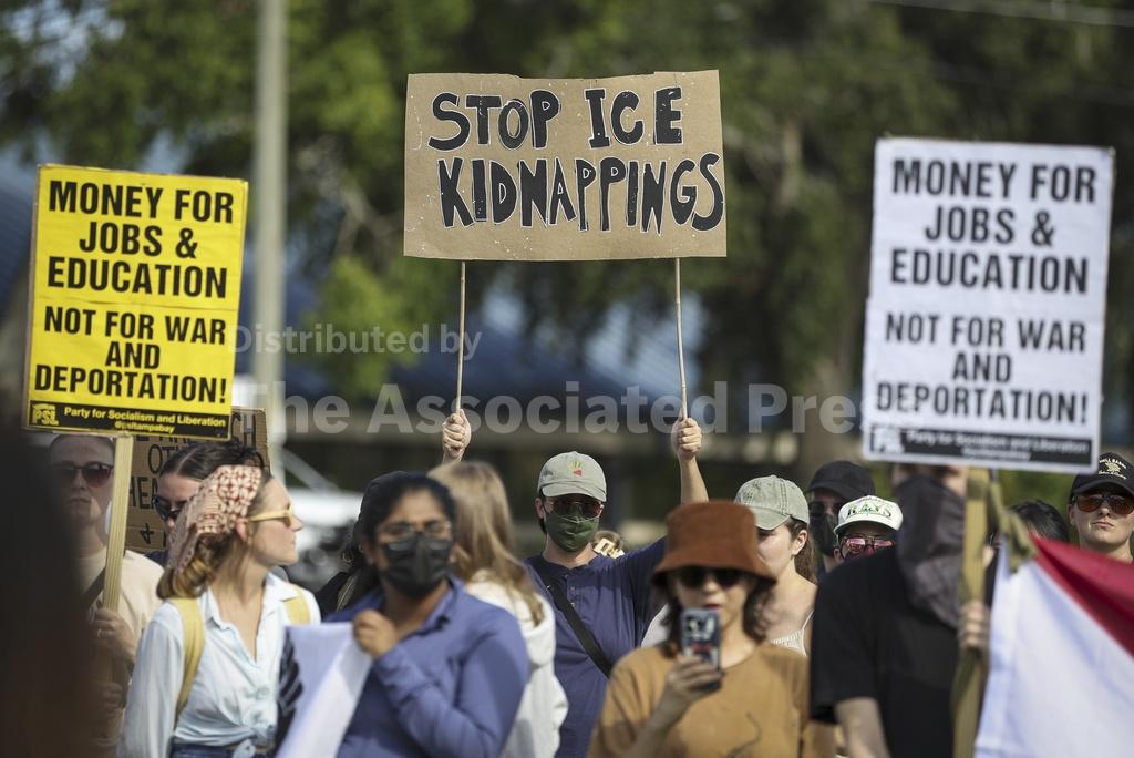 Emboldened Democrats are starting to push back on Trump's immigration ...