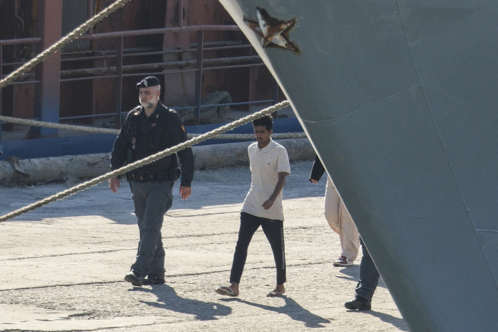 First Italian ship with 16 intercepted migrants docks at Albanian port ...