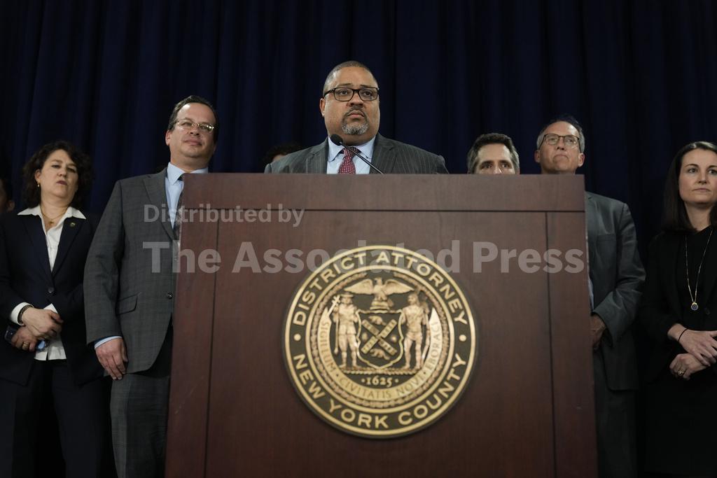 Manhattan DA Alvin Bragg and Trump prosecutor Matthew Colangelo will ...