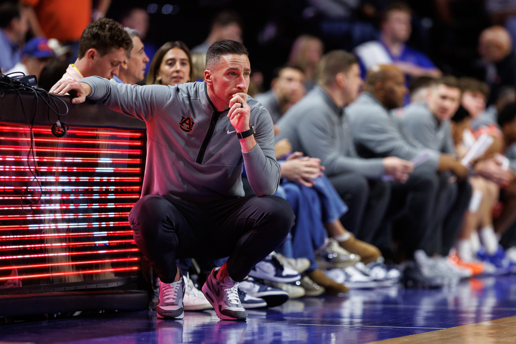 New Auburn coach Steven Pearl gets signature win and proves rebuild is ...