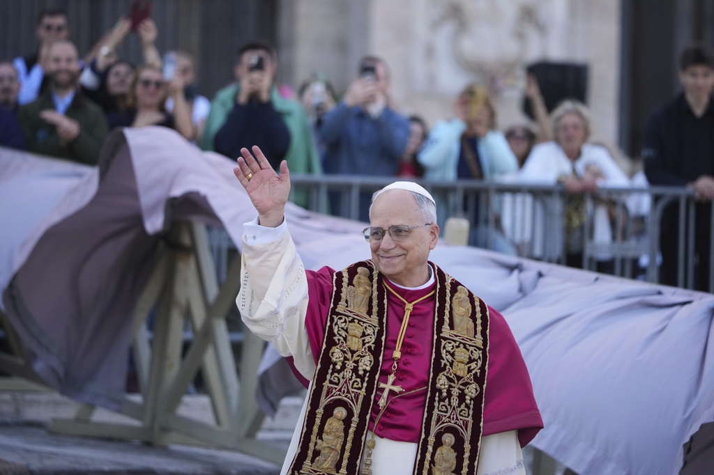 Pope Leo XIV declares 'I am Roman!' as he completes formalities to ...