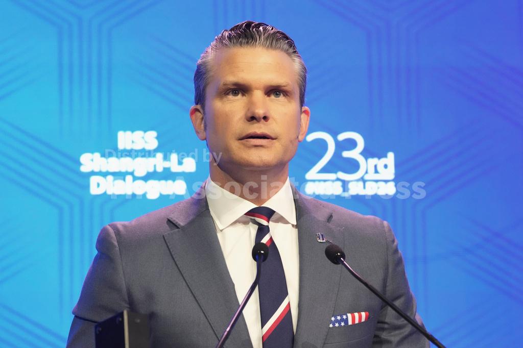 Female Navy officers say they fear a career cap after Hegseth cuts ...