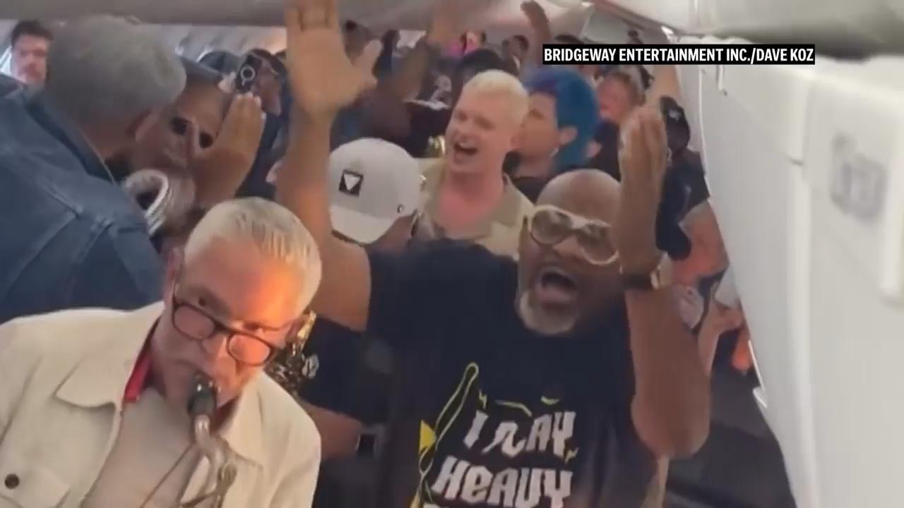 A flight delay, a jazz band and a viral moment: How Dave Koz and fellow musicians lifted spirits ...