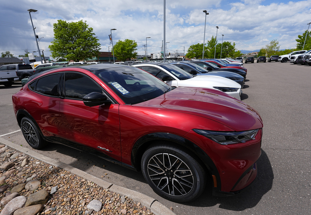 US new-vehicle sales barely rose in the second quarter as buyers balked ...