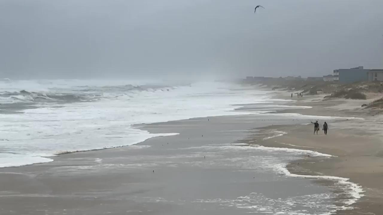 Strong winds and waves batter Nantucket, Martha’s Vineyard as Hurricane ...