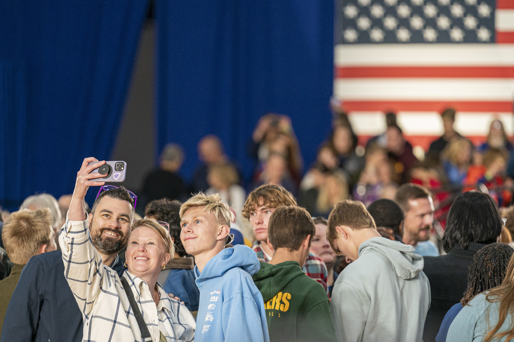 PHOTO COLLECTION: Election 2024 Campaign for President, November 1 | Hosted