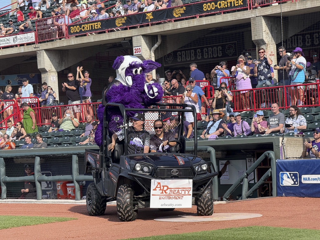 John Oliver's Erie Moon Mammoths debut in front of a record crowd - The ...