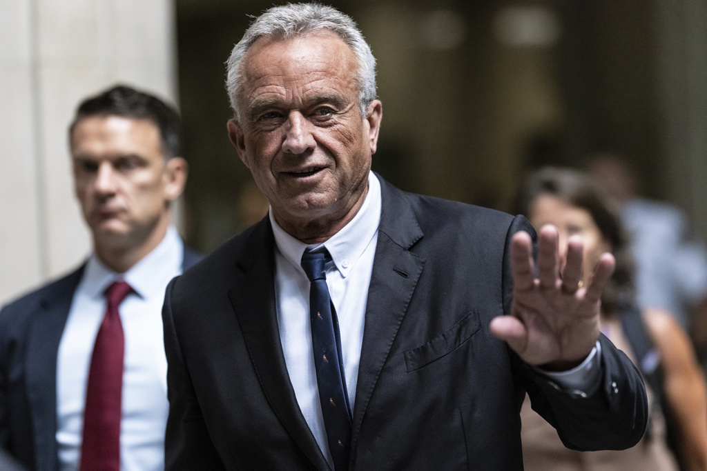 RFK Jr. to speak Friday, fueling speculation he could drop out and ...