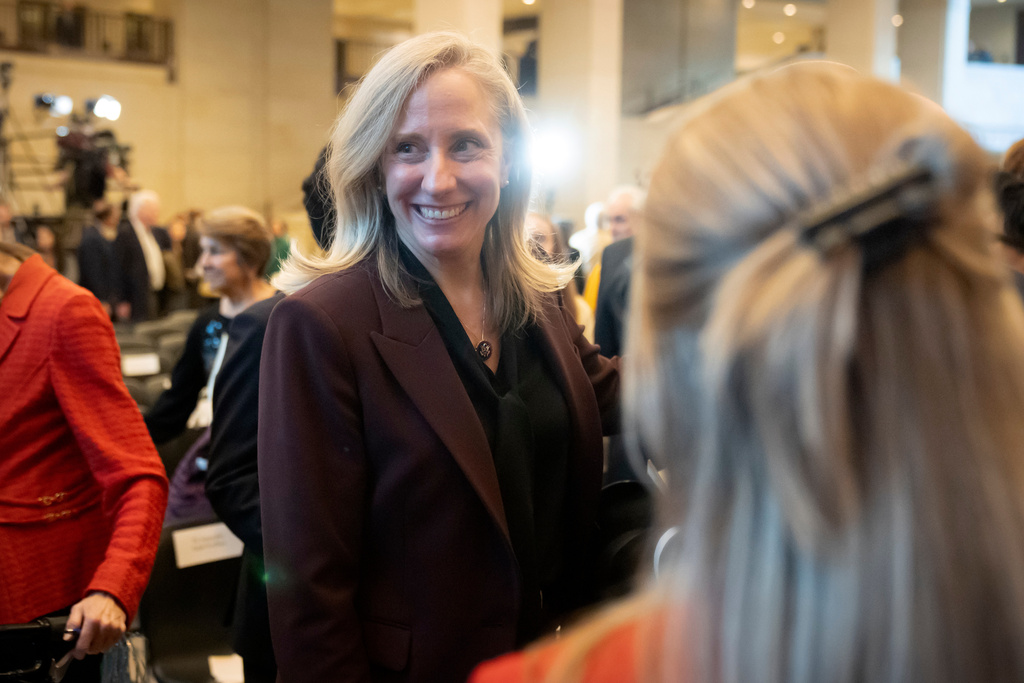 Abigail Spanberger becomes Virginia's 1st female governor in historic ...