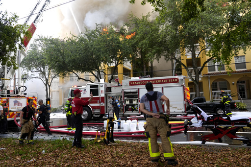 Massive fire breaks out in 4-story apartment building near downtown ...