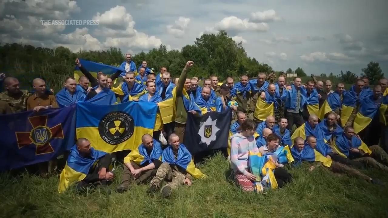 Russia and Ukraine exchange POWs for the first time in months. Bodies ...