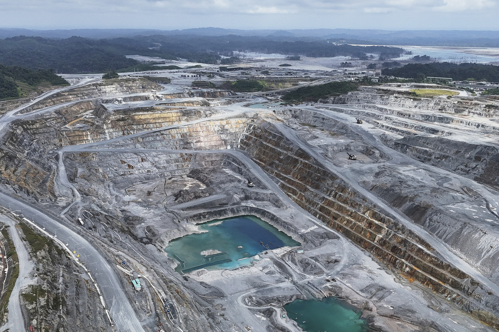 Panama reopens talks about the future of a controversial copper mine ...