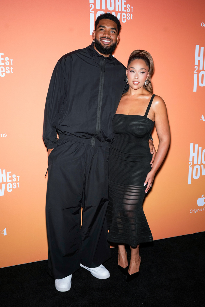 New York Knicks star Karl-Anthony Towns and influencer Jordyn Woods are ...