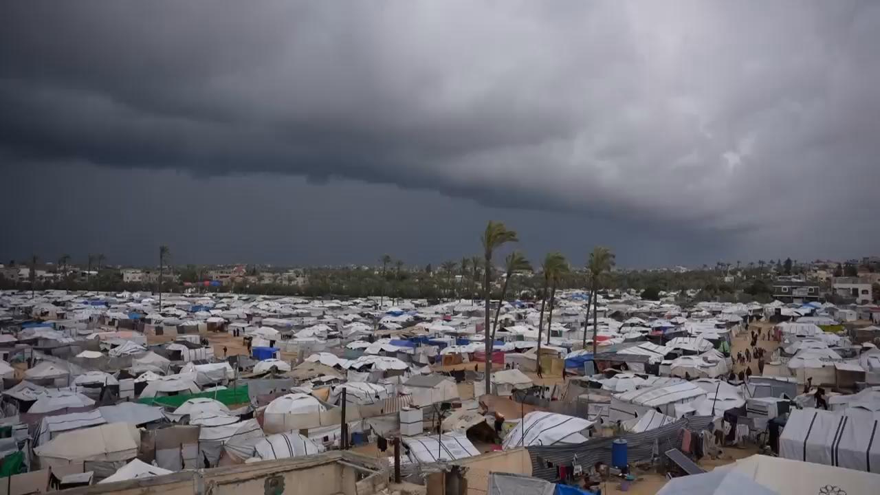 Winter rain floods Gaza camps as Netanyahu heads for US meeting | Bay ...