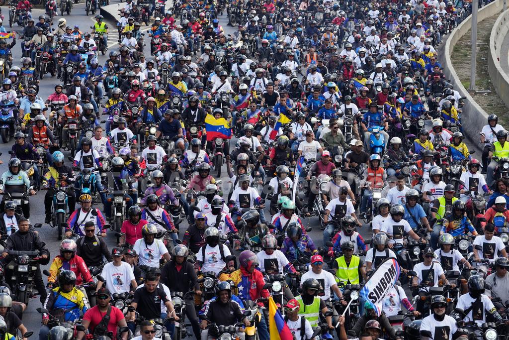 SAPD: 3 hospitalized after shooting on Highway 90, suspects at large - KTSA