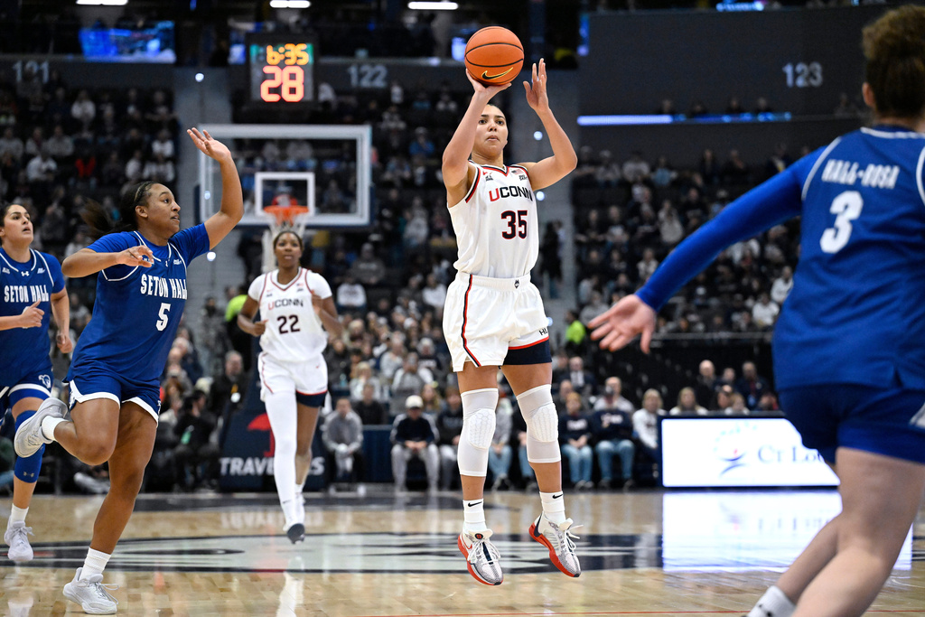 Sarah Strong, Azzi Fudd lead No. 1 UConn to 84-48 victory over Seton ...