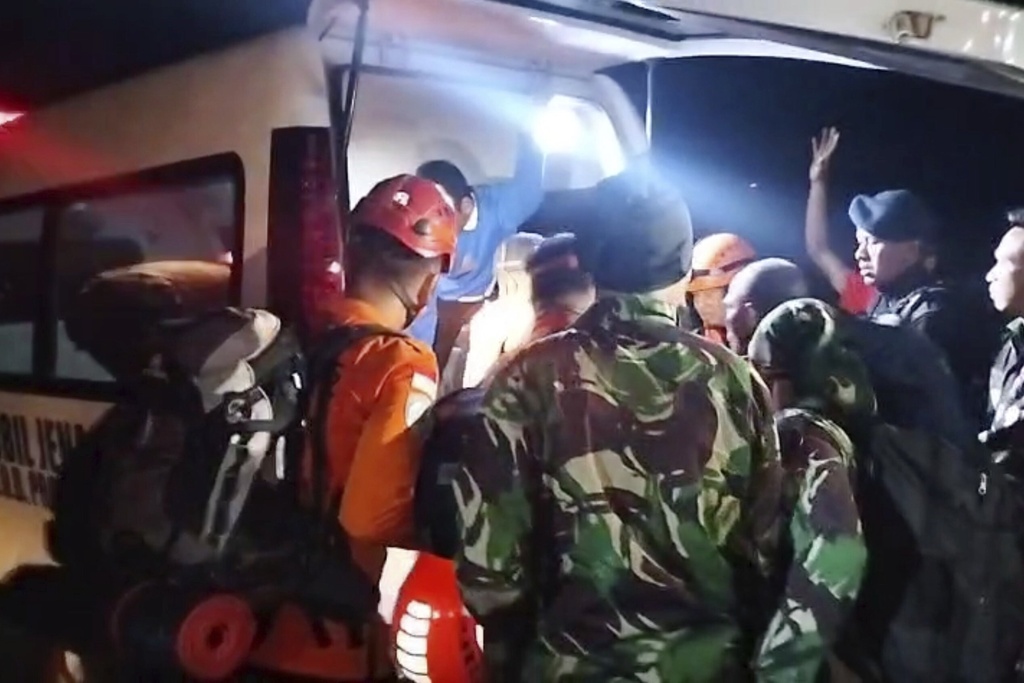 Rescuers retrieve body of Brazilian hiker who fell from Indonesian ...