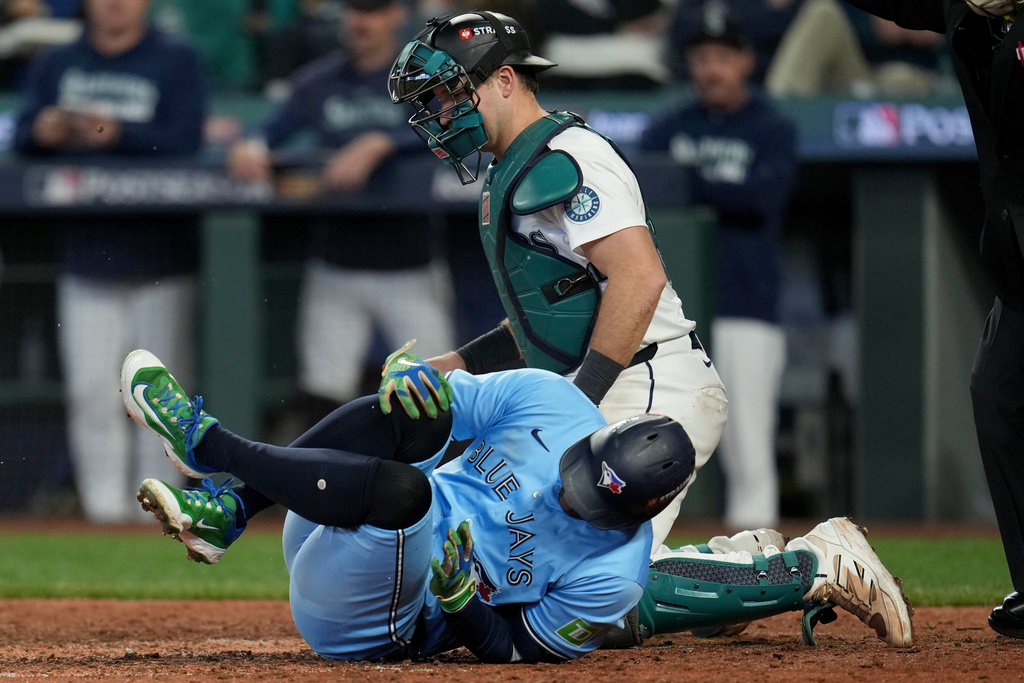 Toronto's George Springer leaves ALCS Game 5 after being hit by kneecap ...