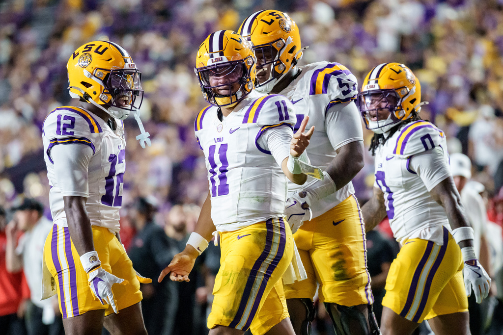 Damian Ramos kicks 2 FGs, LSU beats Western Kentucky 13-10 - Harrison Daily