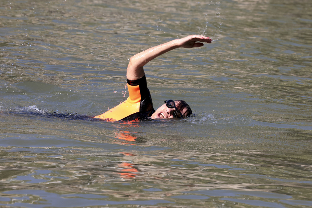 Paris mayor dips into the Seine River to showcase its improved ...