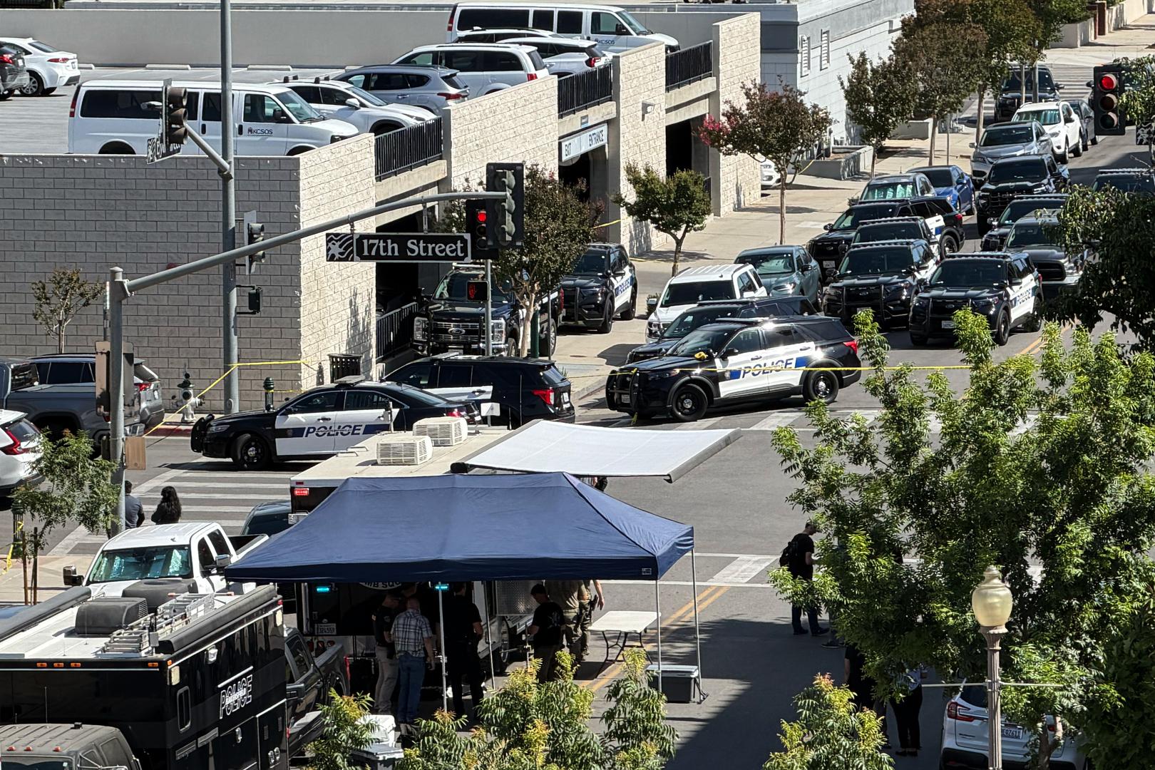 Police locked in negotiations with man in Bakersfield holding hostages ...