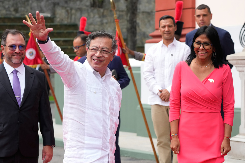 Colombia's leader visits Venezuela for key talks with acting President ...