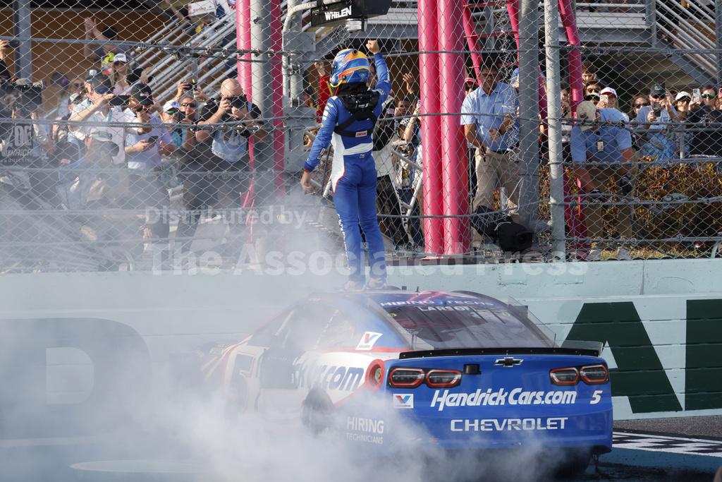 Kyle Larson wins Cup Series at Homestead, finishes one race shy of ...