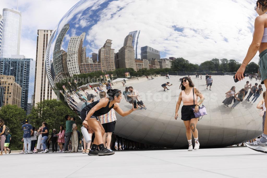 Chicago's iconic 'Bean' sculpture reopens to tourists after nearly a ...